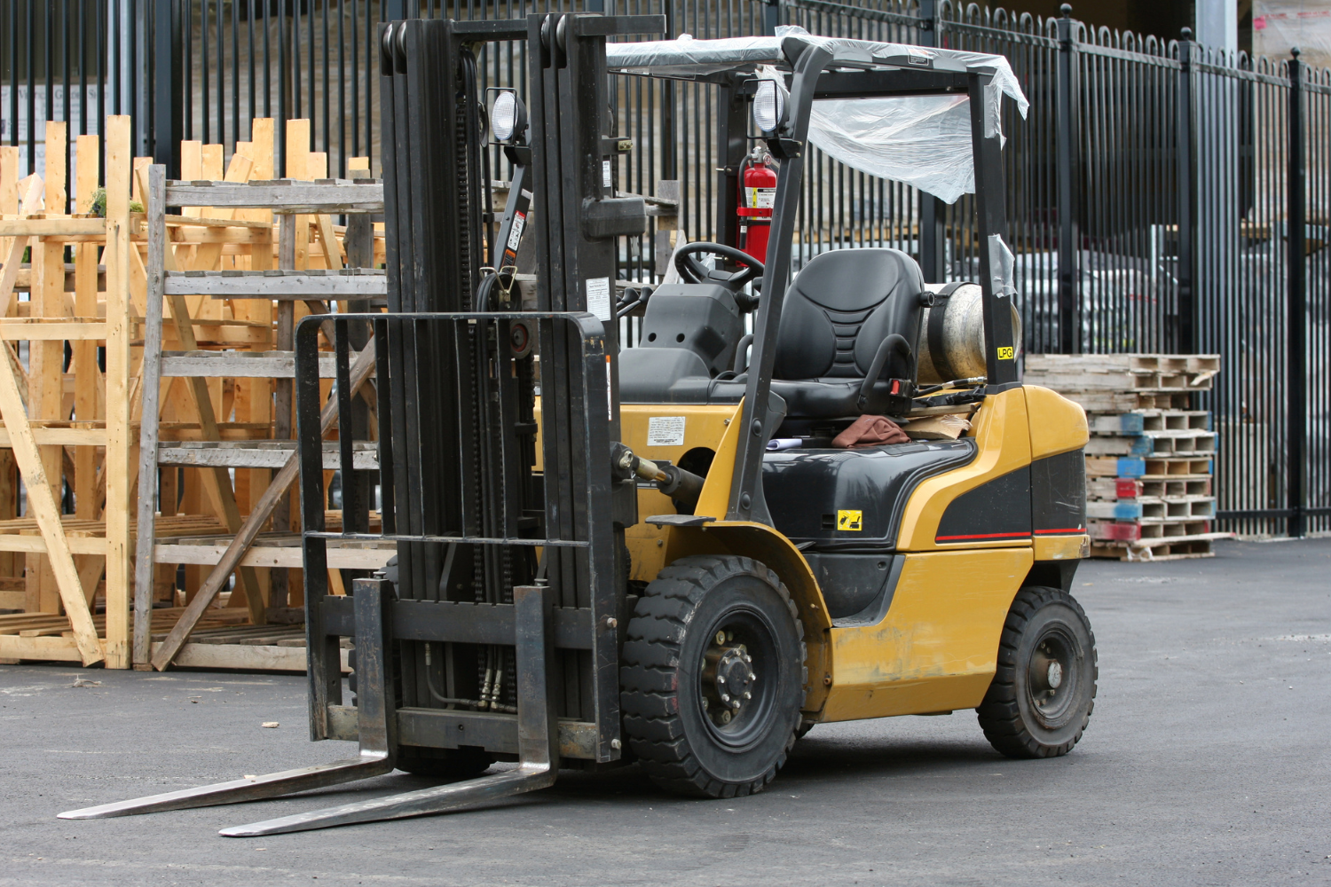 What is a Counterbalance Forklift? How does it Help? - Large Lift Truck