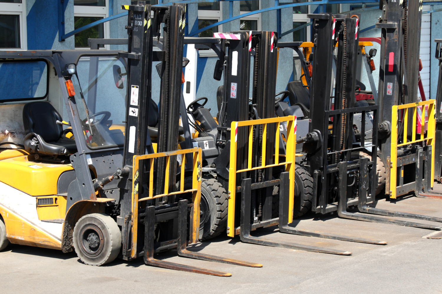 What is a Counterbalance Forklift? How does it Help? - Large Lift Truck